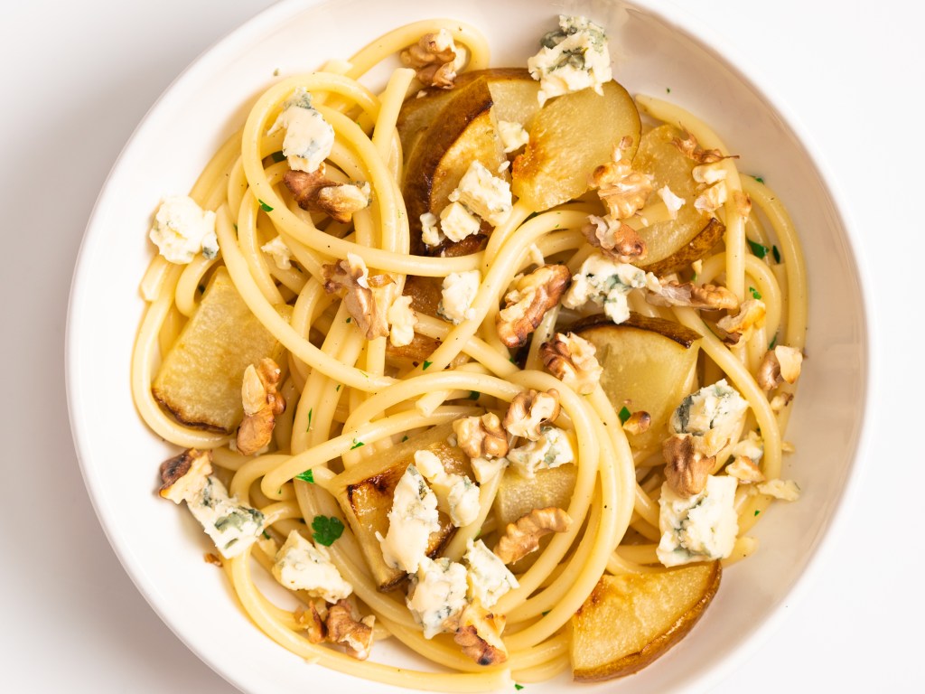 BLUE CHEESE PASTA WITH PEAR AND WALNUTS