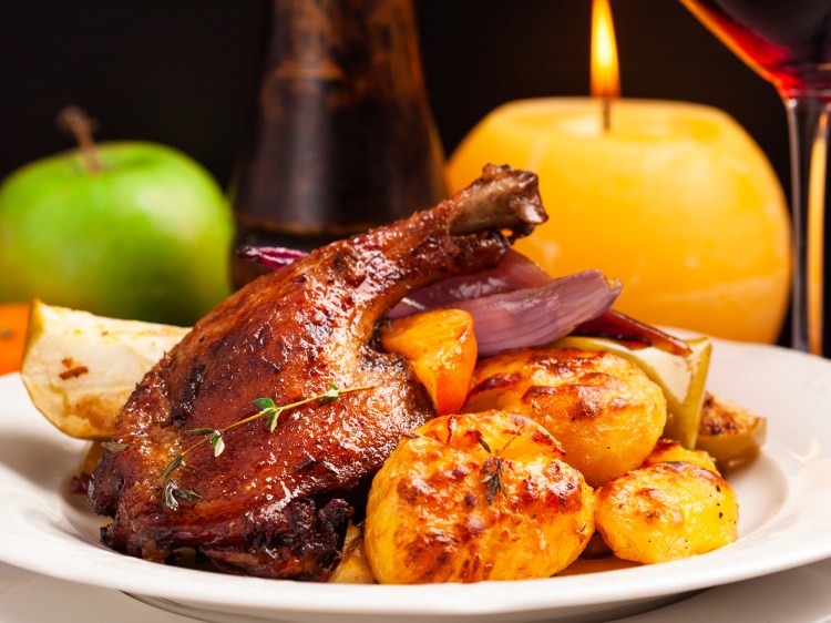 BAKED DUCK LEG WITH POTATOES, APPLES AND TANGERINES