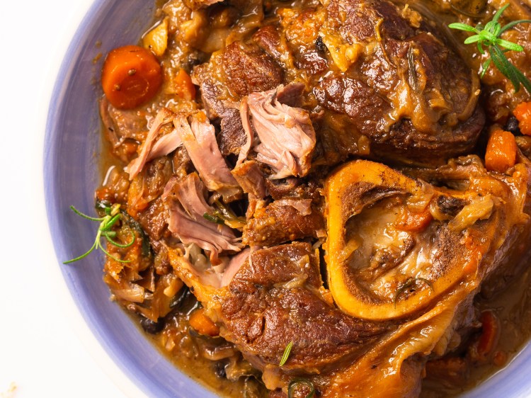 BRAISED CROSS-CUT BEEF SHANK WITH CARROTS AND ONIONS – OSSO BUCO